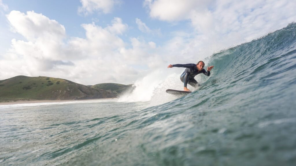 SURF LESSON IN BANANA BEACH - herewearetours.com